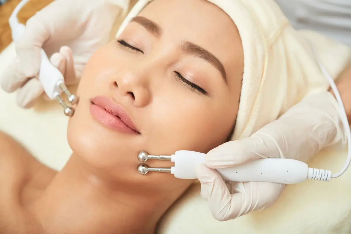TriaWave Microcurrent Therapy - Lumyn Medspa